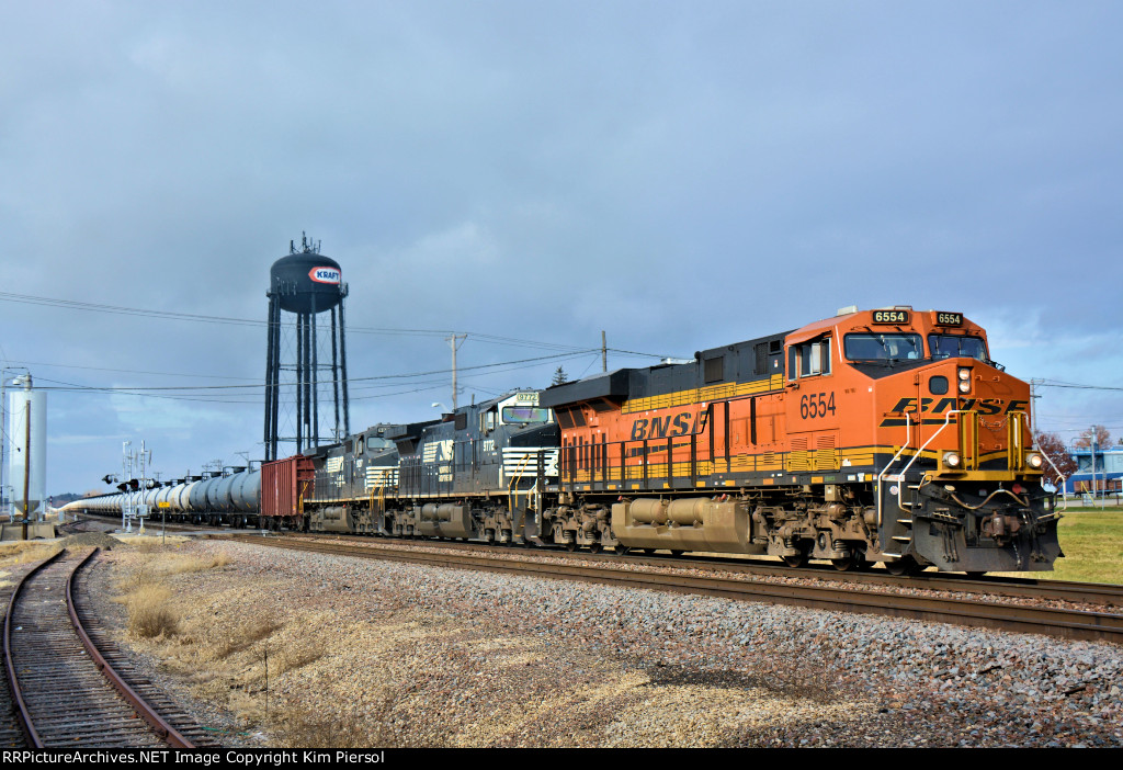 BNSF 6554 NS 9772 9087 EB Crude Oil Loads